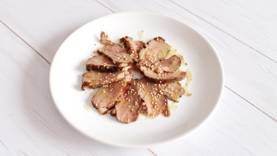Duck breast carpaccio with sesame seed oil and chili mustard sauce - Pödör